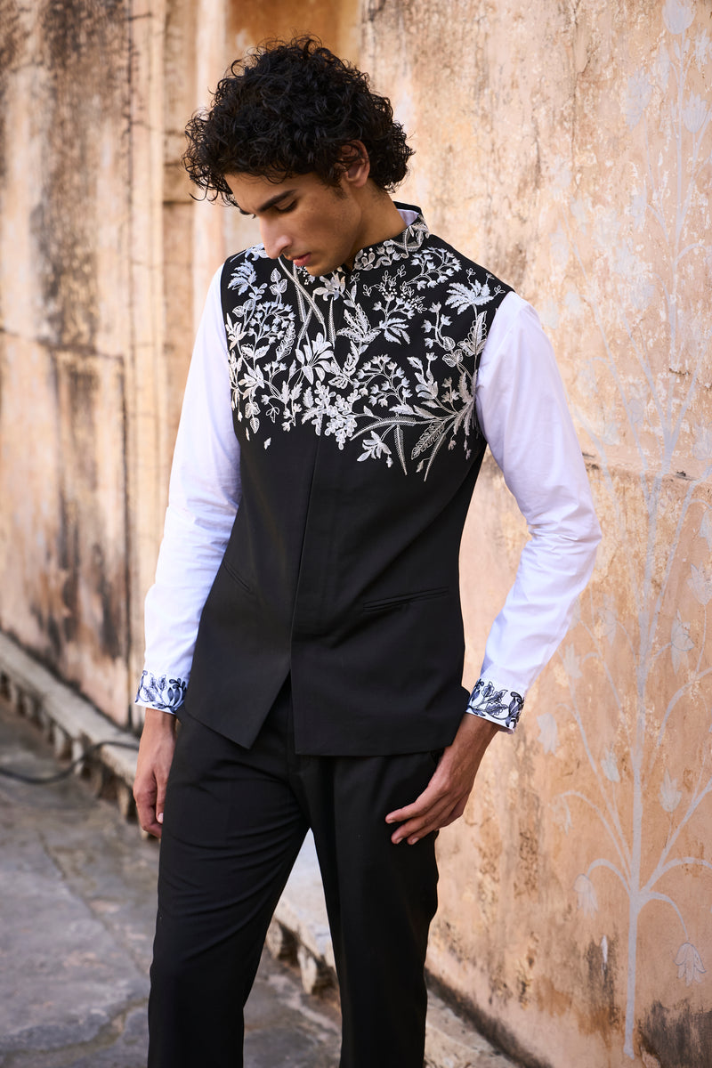 dash and dot - Embroidered Bandi Jacket